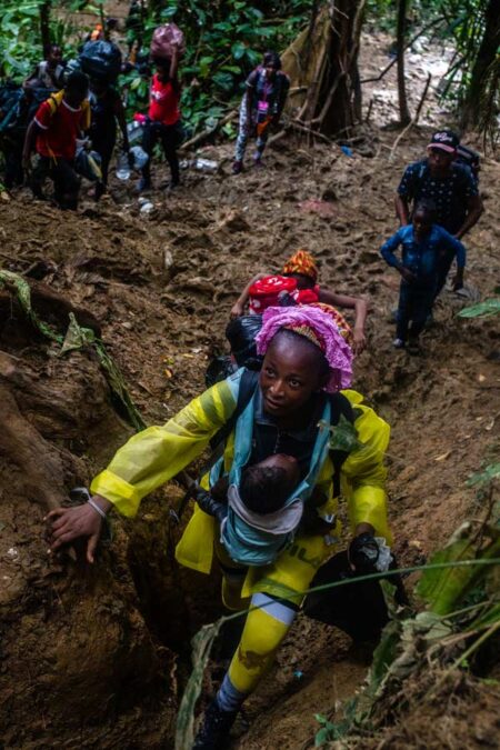 Cruzar el desarraigo: cómo comprender la migración forzada | Revista ...