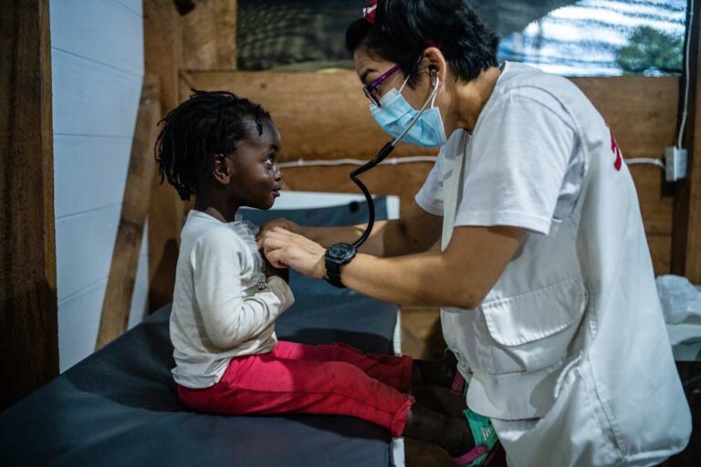 Cruzar el desarraigo: cómo comprender la migración forzada | Revista ...