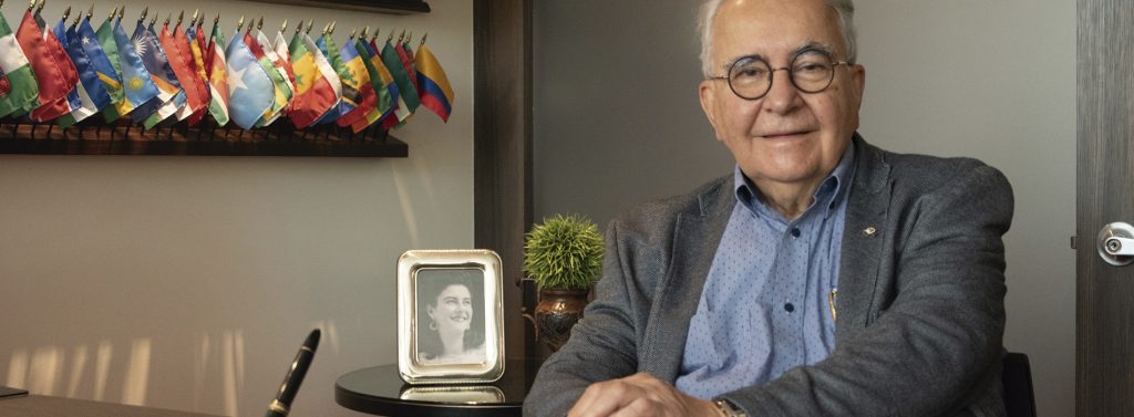 Excelencia con humanismo, dos palabras claves en la Javeriana: P. Luis ...